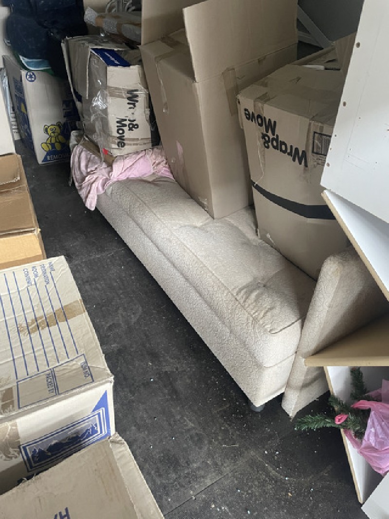 iBidOnStorage.com.au - Fairy Meadow Self Storage Auction - 17018267814153